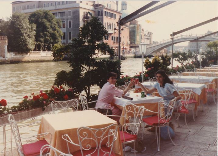 mary-and-susan-venice-1 – The Hare on the Chair