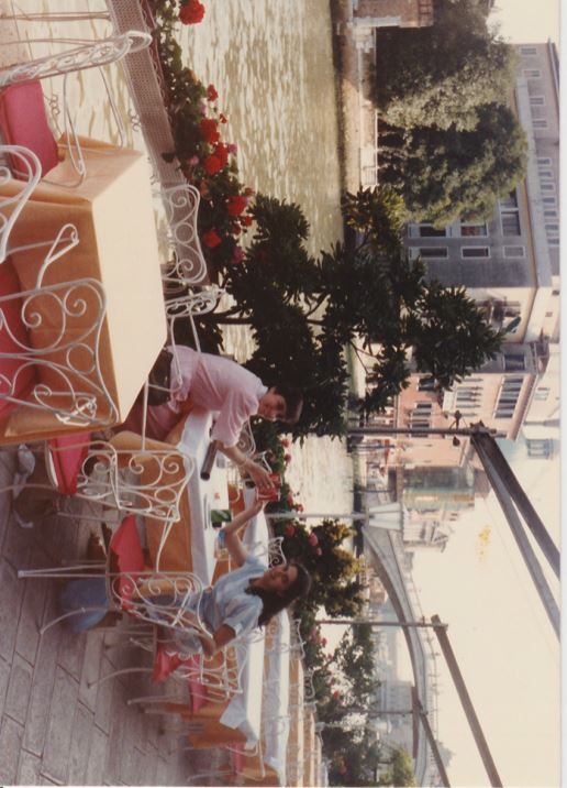 mary-and-susan-venice – The Hare on the Chair